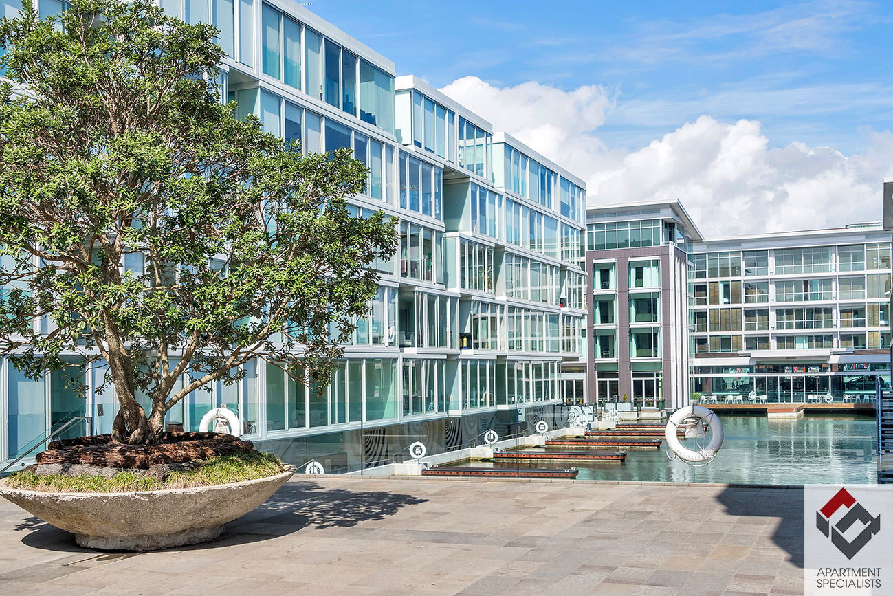 Lighter Quay Viaduct Harbour Apartments Overview
